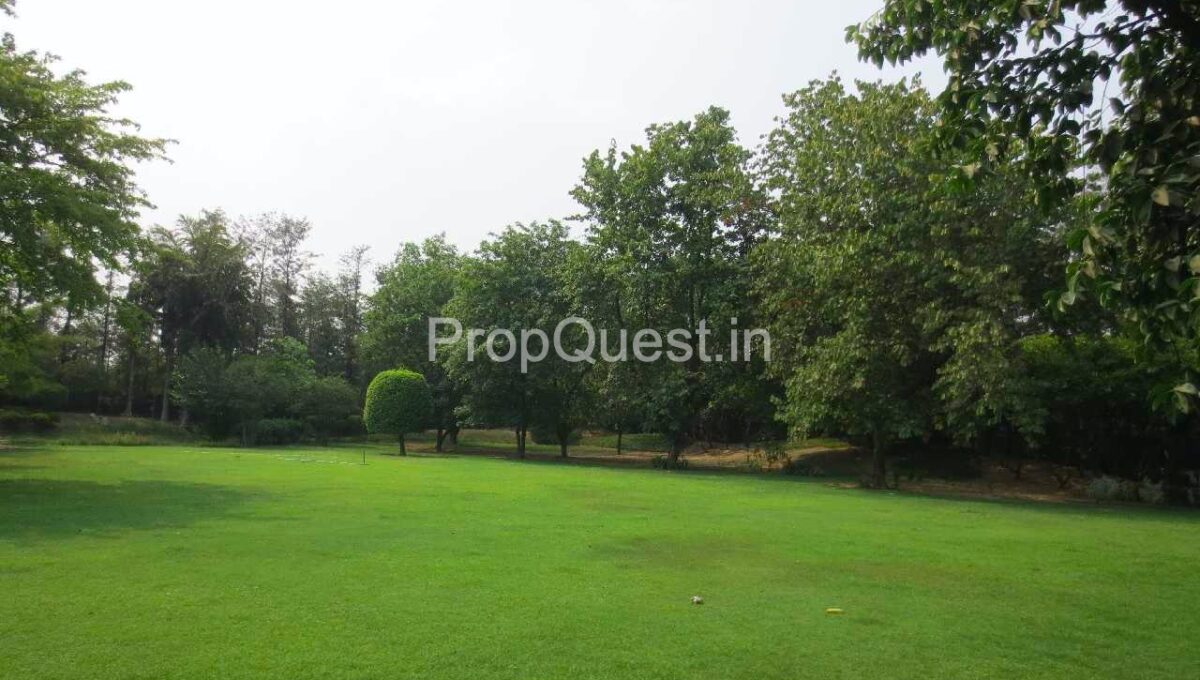 5 BHK Farmhouse For Sale in Pushpanjali Farms, New Delhi | 2.5 Acres ...
