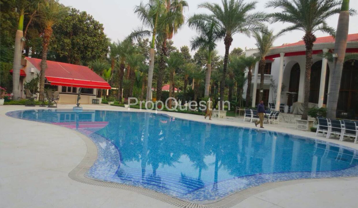 5 BHK Farmhouse For Sale in Pushpanjali Farms, New Delhi | 2.5 Acres ...